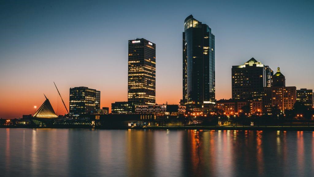 Airlines that fly to and from Milwaukee International Airport (MKE)
